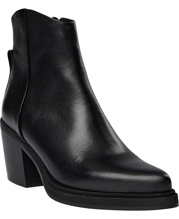 Pavement | Se det brede sortiment fra brandet i dag